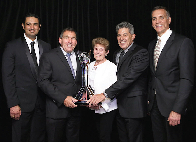 PACCAR presents 2015 Dealer of the Year Award - Prime Mover Magazine