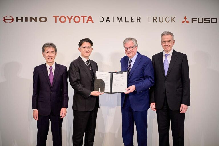 Hino and Fuso announce merger plans - Prime Mover Magazine