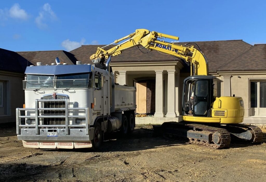 Earthmoving Kenworth at work - Prime Mover Magazine