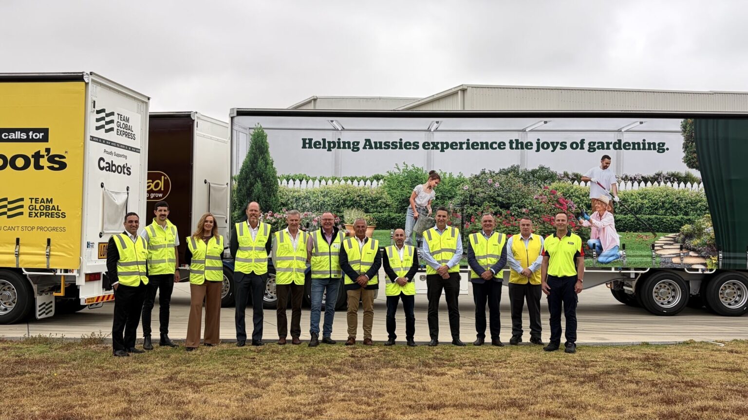 Team Global Express and DuluxGroup unveil co-branded fleet - Prime ...